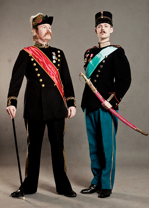 Konger i uniform - Alice kostumeland